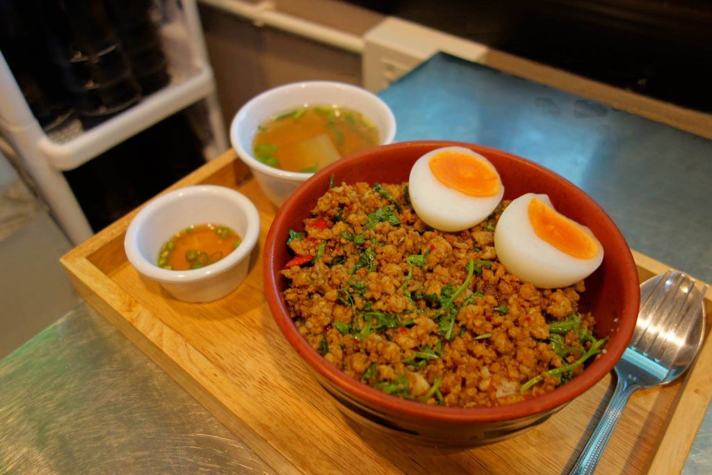 "Anong Noodle & Rice" by ครัวอนงค์ ร้านอาหารน่านั่งแอร์เย็นฉ่ำ